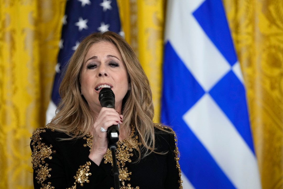 Rita Wilson tells tearful Kelly Clarkson she changed her life with talk ...