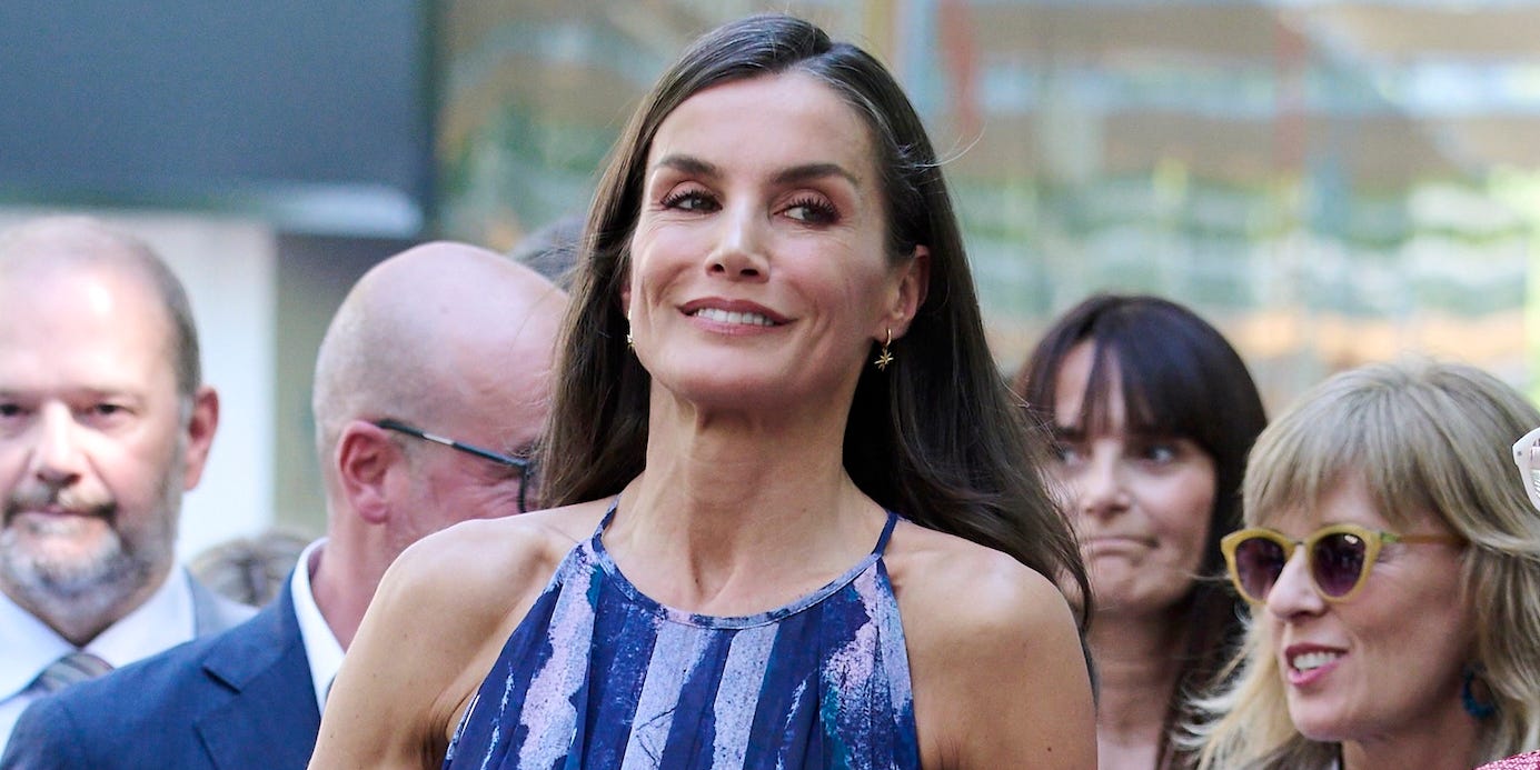 Queen Letizia declares it’s espadrille season