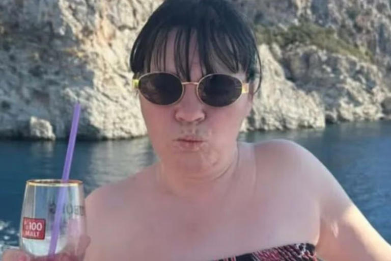Mum dies on Lanzarote holiday as her children pay heartbreaking tribute