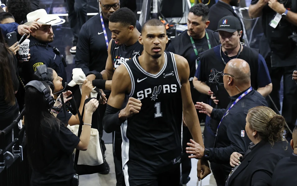 Spurs dominate Thunder to set up Game 7 clash