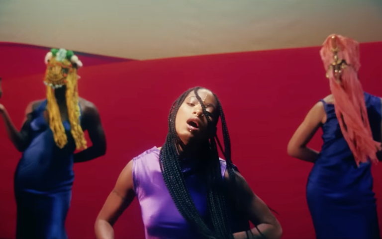 Willow Smith captivates in ethereal purple gown and gold embellishments ...