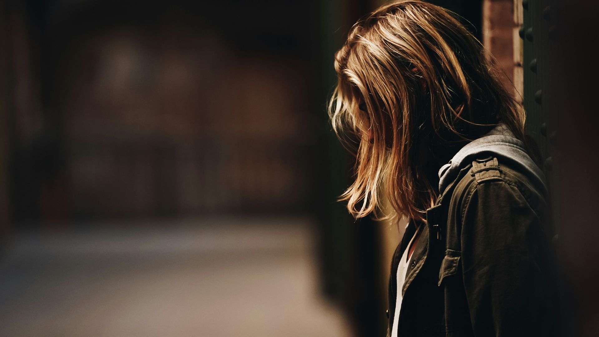 20 silent struggles of people who keep everything inside