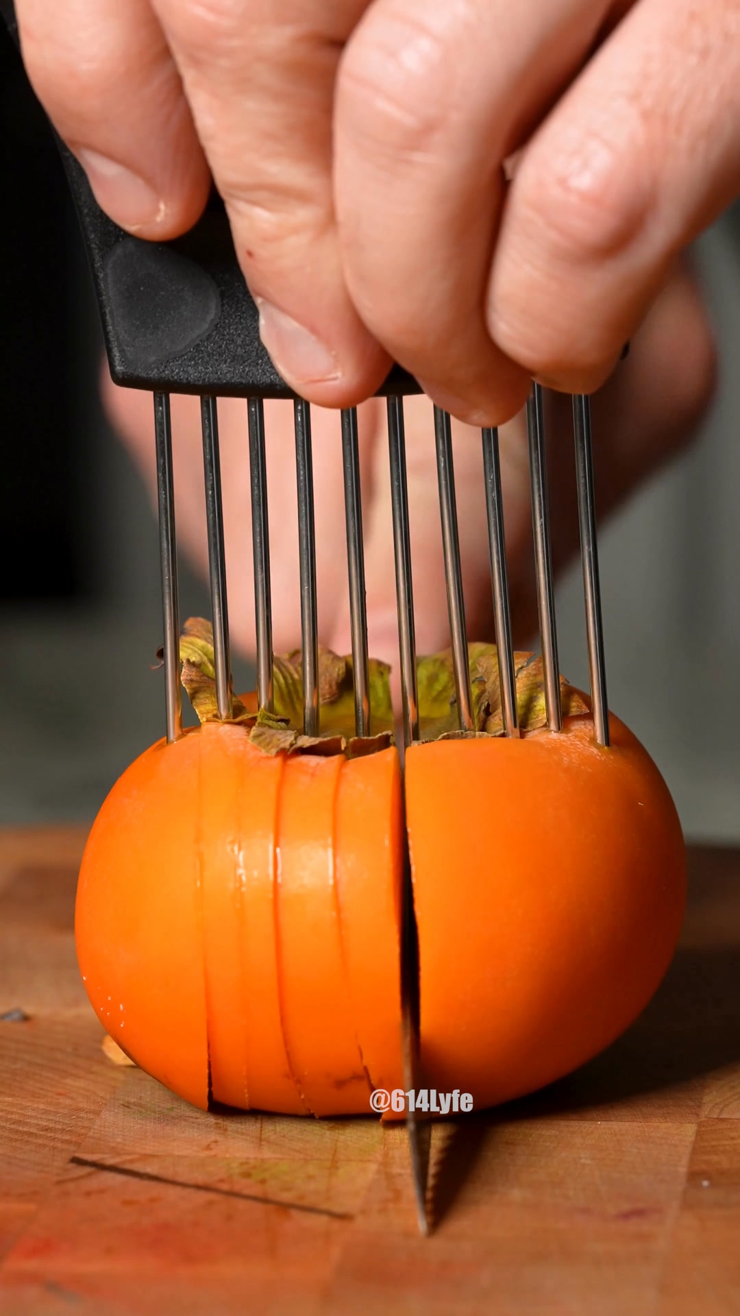 Easy way to cut a tomato!