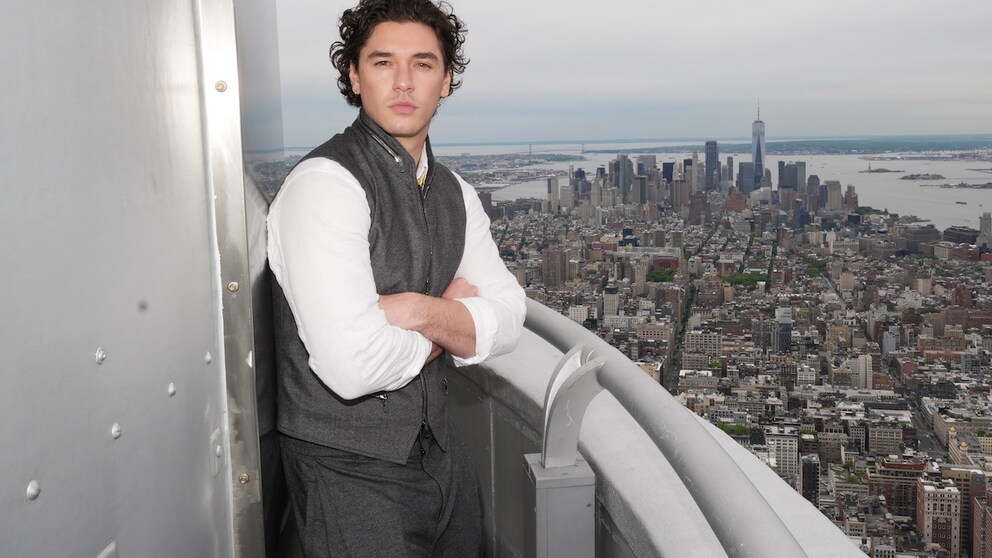 How 'Off Campus' star Belmont Cameli trains