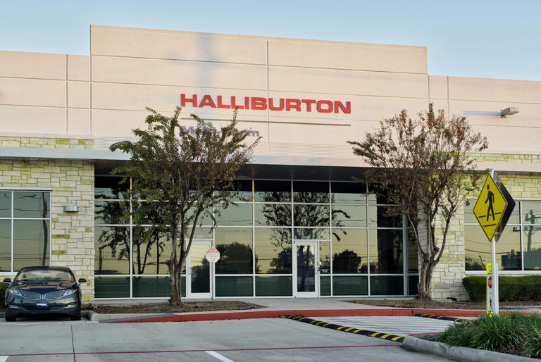 Halliburton in sync with peers' monthly downtrend: Why is HAL price ...