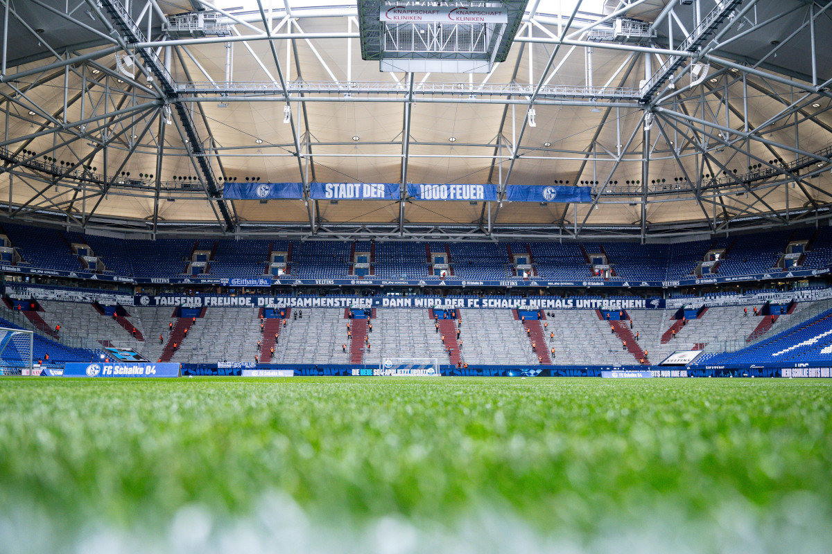 Sitzplätze raus, mehr Fans rein? Schalke 04 äußert sich zu Arena-Plänen