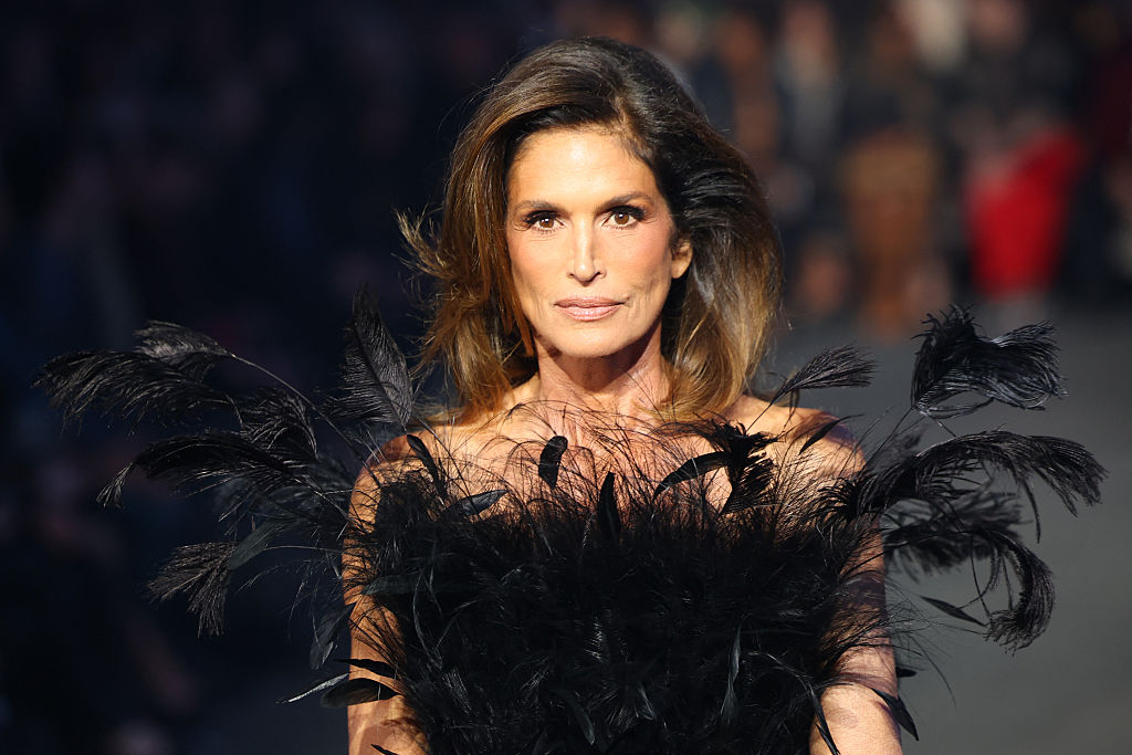 Cindy Crawford revela que ha estado viviendo con una afección de ...