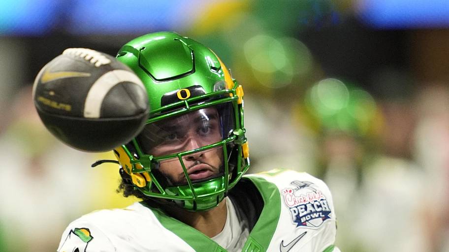 Pair of Oregon Ducks in top 15 of updated NFL draft big board