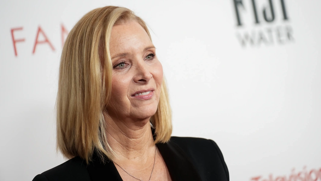Lisa Kudrow recalls Friends-era mix-up with Dionne Warwick