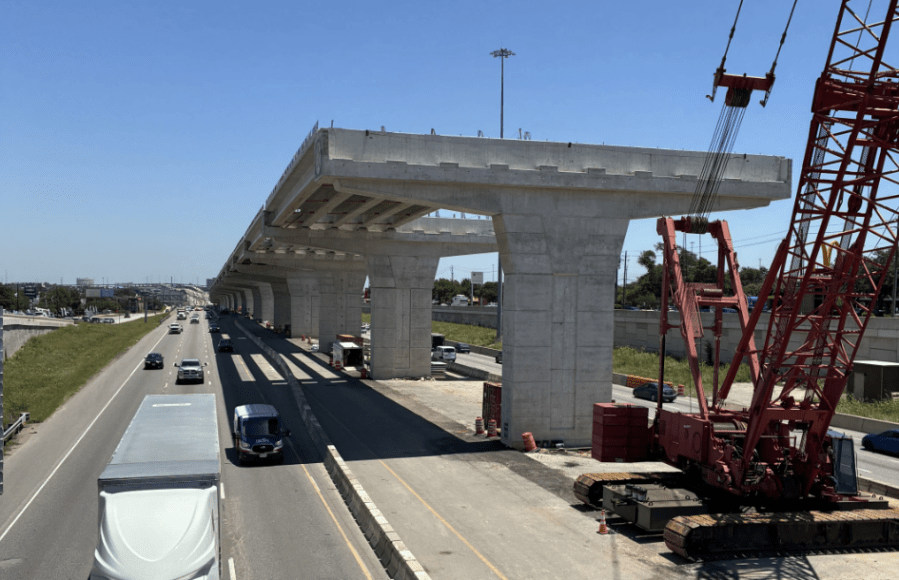 Some southbound lanes of I-35 closed at William Cannon Drive due to ...