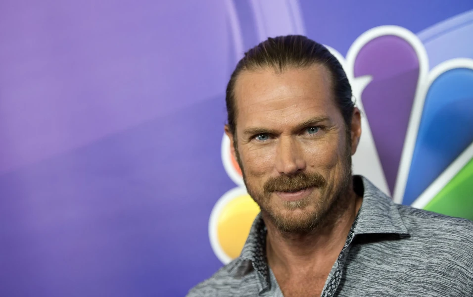 Jason Lewis ends 3-year hiatus to reveal fantasy book project
