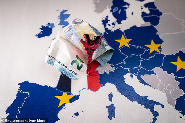 France slides towards recession as GDP goes backwards