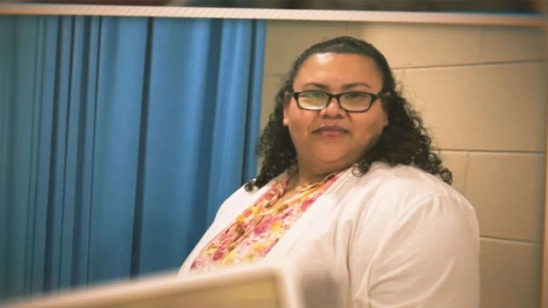 Pregnant woman with 4-year-old son forced to sign deportation papers ...