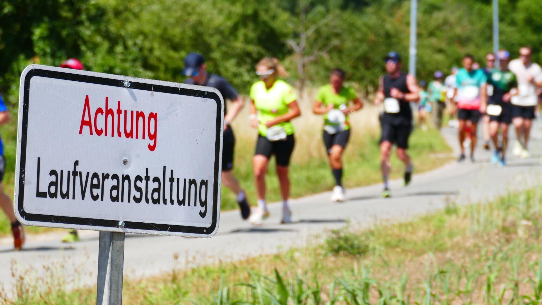 Marathon-Event in Nürnberg: 7000 Läufer bremsen Autos, Busse und ...