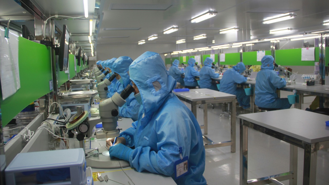 Engineers just pushed a single optical fiber past 1 million gigabits ...