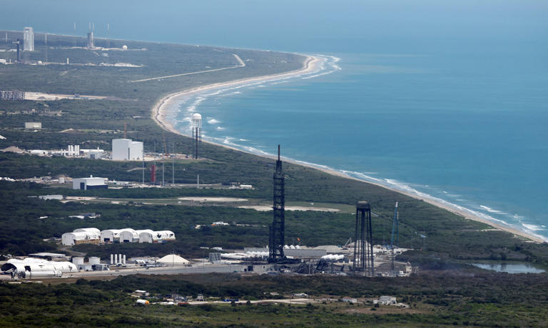 Blue Origin's New Glenn rocket exploded in a huge fireball during a ...