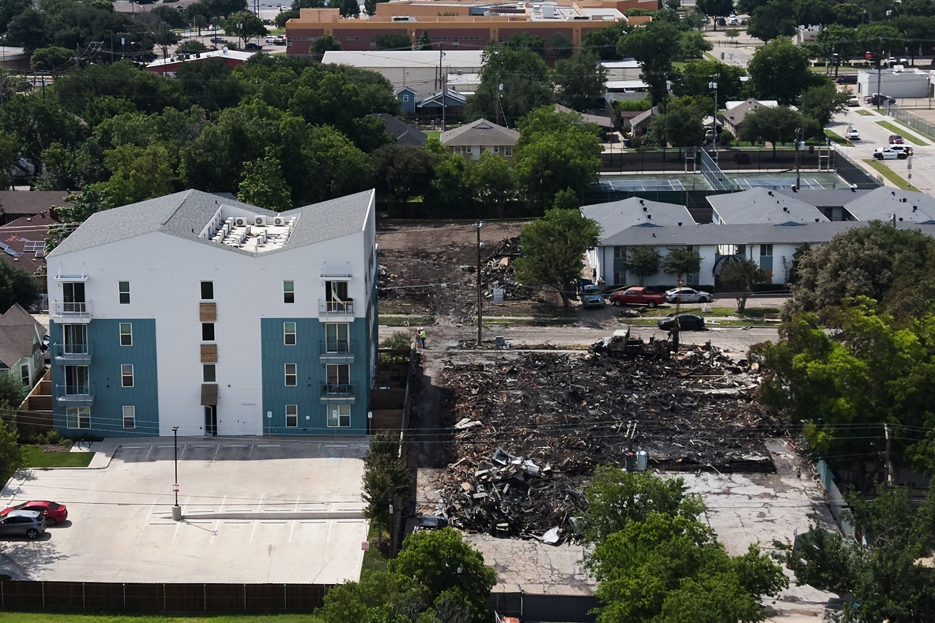 3 dead, including child, after explosion levels Dallas apartment complex