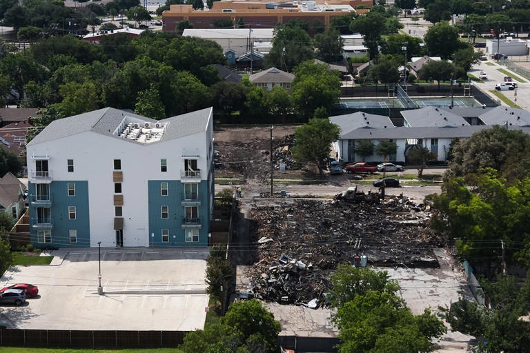 3 dead, including child, after explosion levels Dallas apartment complex