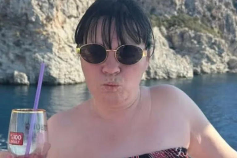 Mum dies on Lanzarote holiday as her heartbroken children pay tribute