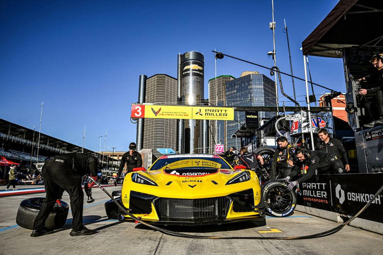 Cadillac sweeps front row for IMSA Detroit sprint race