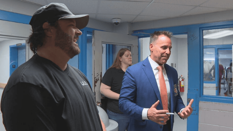 Country music star Randy Houser visits Genesee County Jail for Ignite ...