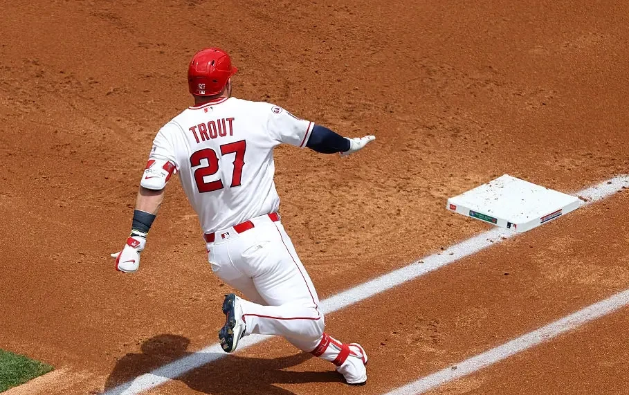 Trade buzz grows as Phillies eye Mike Trout