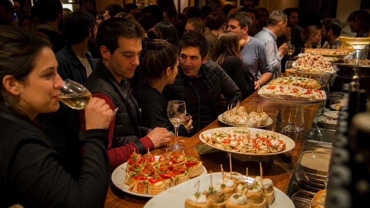 Pintxos, sidra y marisco: ruta por las 6 ciudades del norte de España ...
