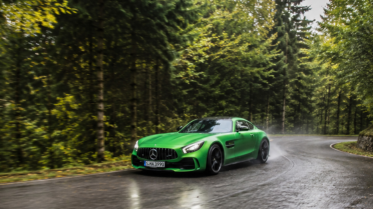 Can She Learn Donuts In An AMG GTR?