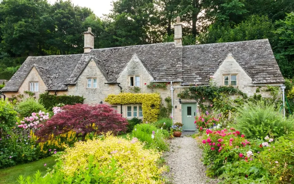 Woman turns RV into Cotswold-style retreat after debt struggle