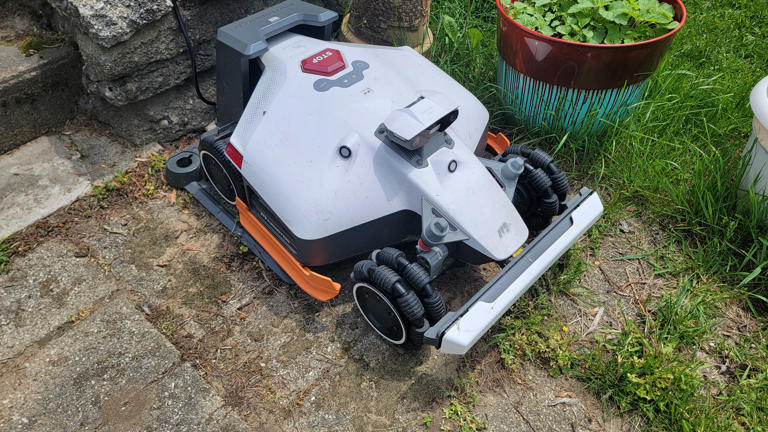 A lidar-enabled lawn robot that won’t break the bank: The Mammotion ...