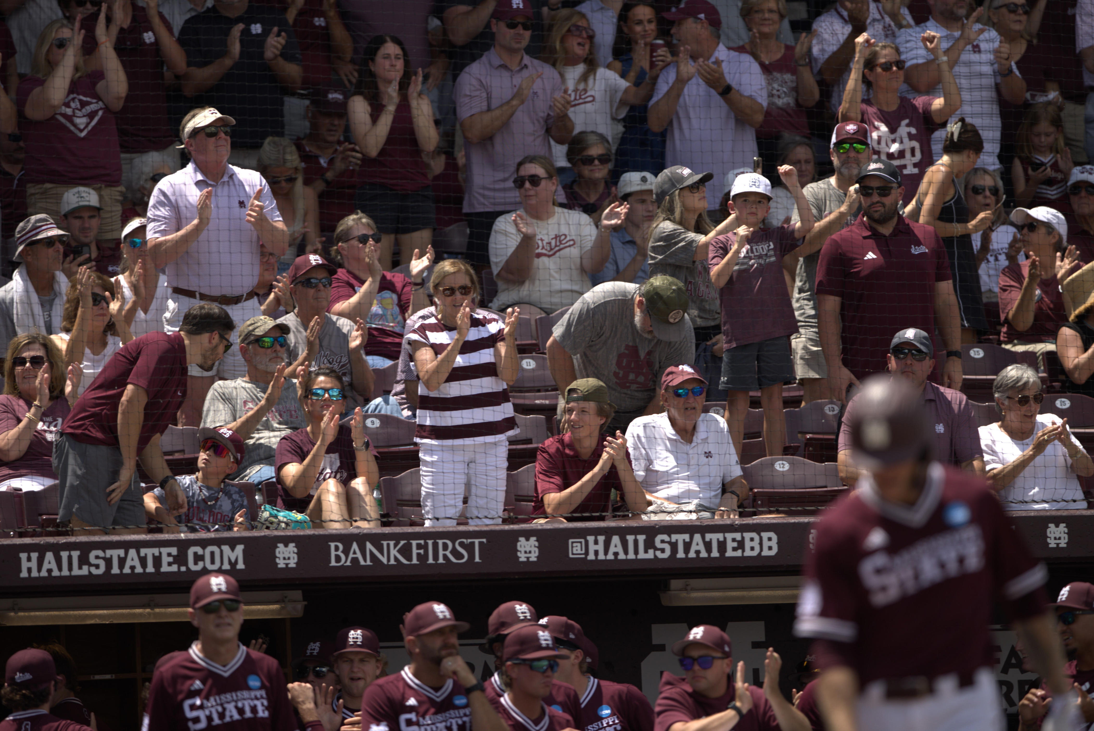 Mississippi State fans give Lipscomb pitcher standing ovation. Here's ...
