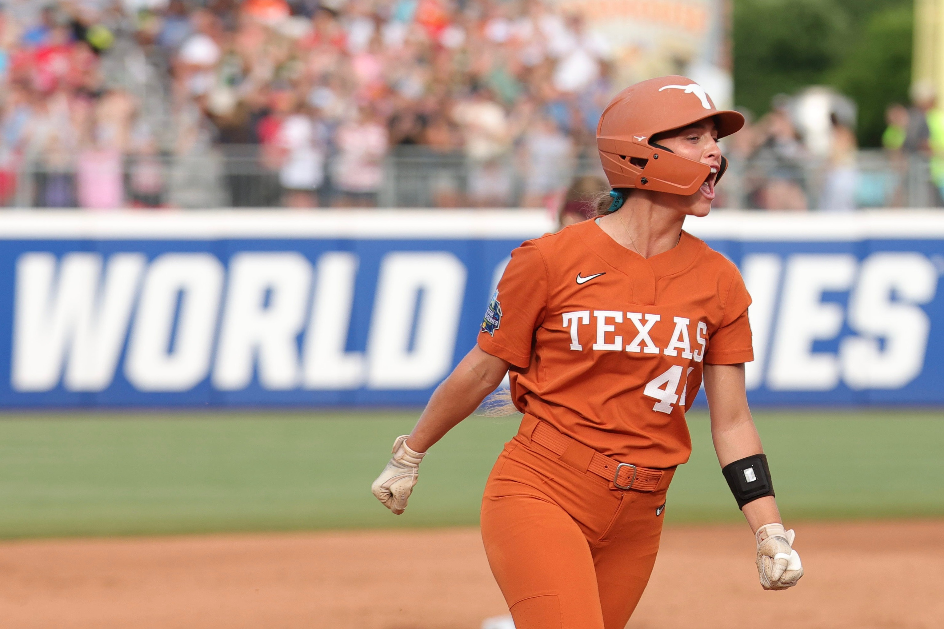 2026 WCWS: Altmeyer, Kavan keep Texas alive vs Mississippi State