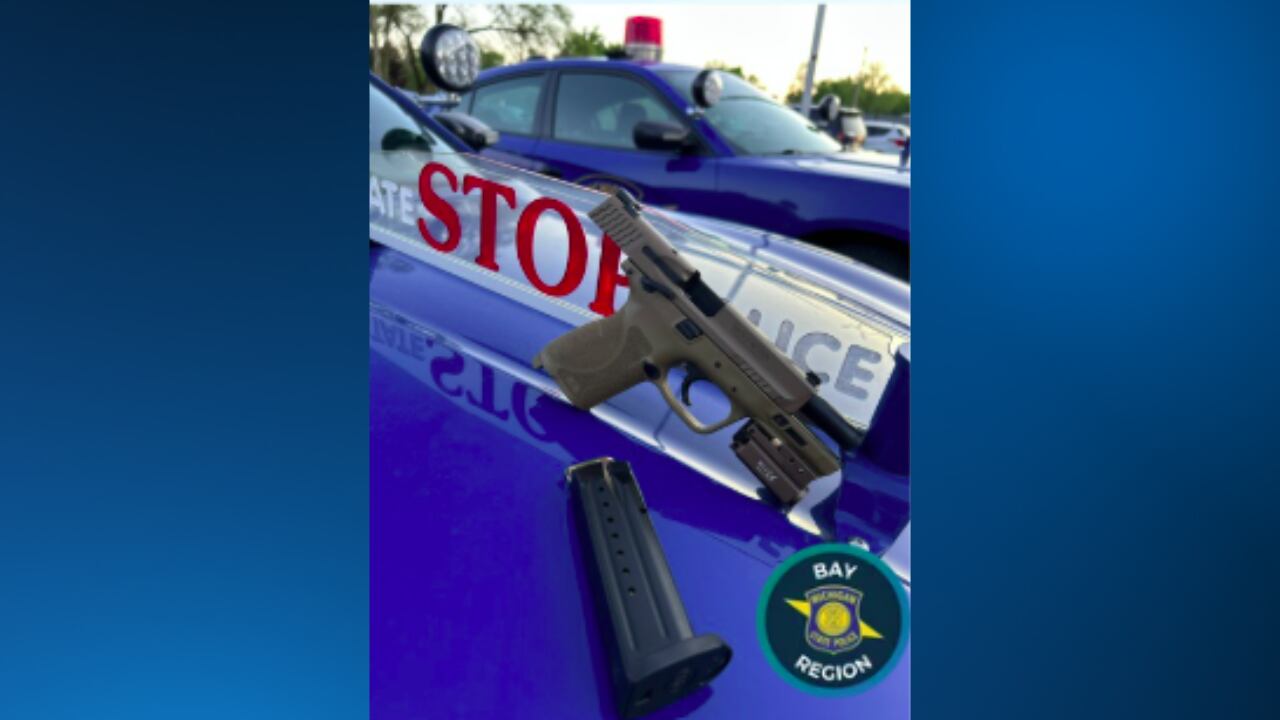 Troopers recover stolen pistol in traffic stop