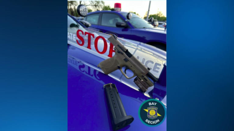 Troopers recover stolen pistol in traffic stop