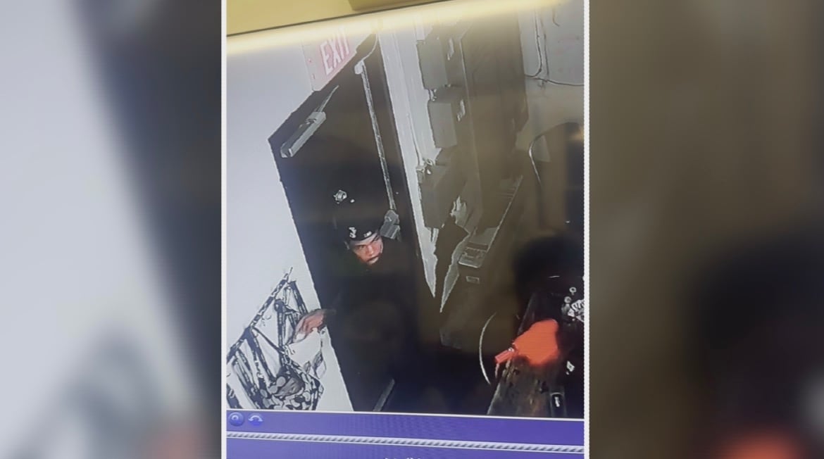 Thief steals hundreds from Plato’s Closet employees during business hours