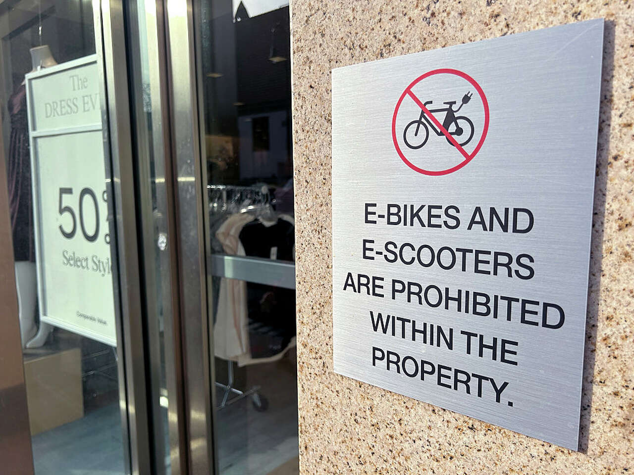 Illinois lawmakers approve bill to regulate e-bikes, scooters