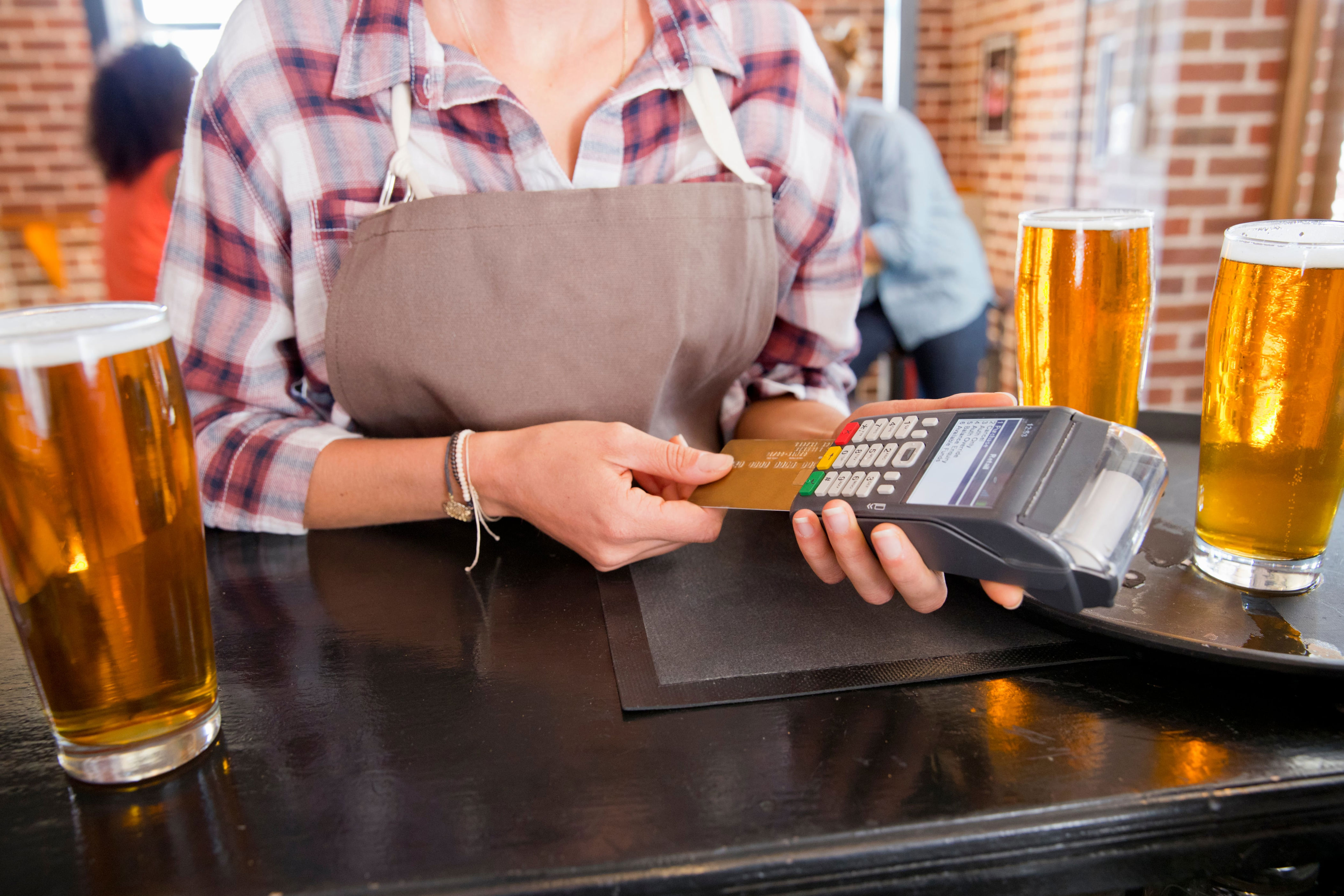 Brindar en el Mundial costará más: los precios de cerveza generan ...