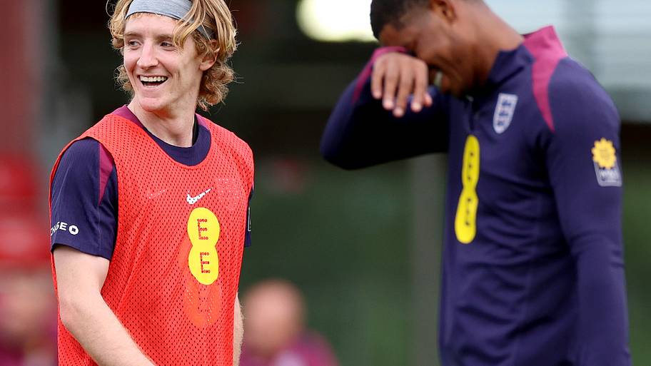 How Anthony Gordon’s ‘doubled’ salary compares to Barcelona teammates