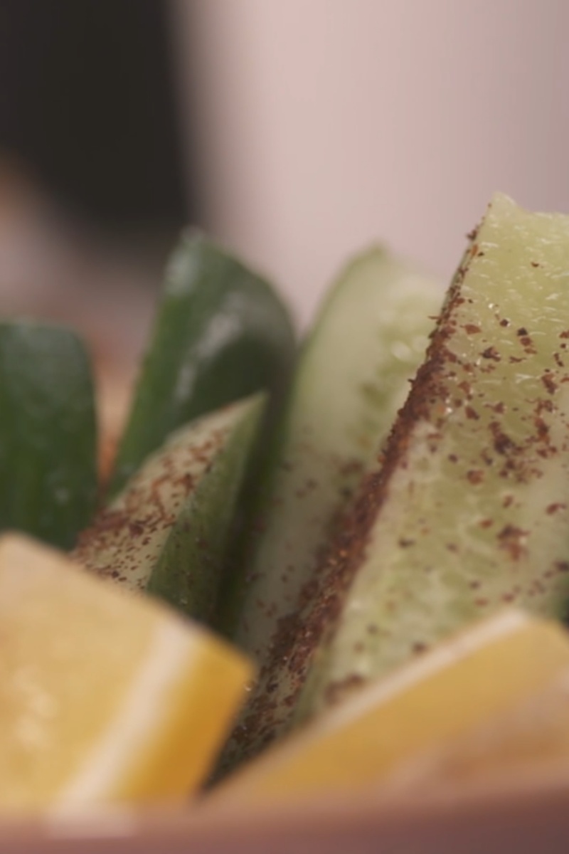 Palitos de pepino fresco com sumagre e limão