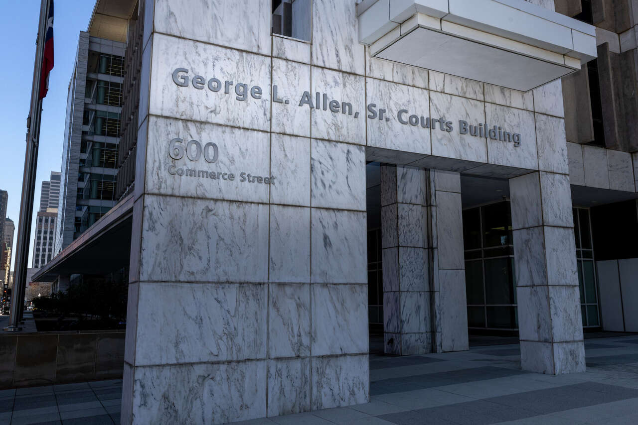 Texas Supreme Court orders Dallas judge to stop requiring face masks in ...
