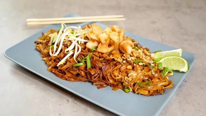 Kwetiau goreng ala Chinese food dengan aroma wok hei