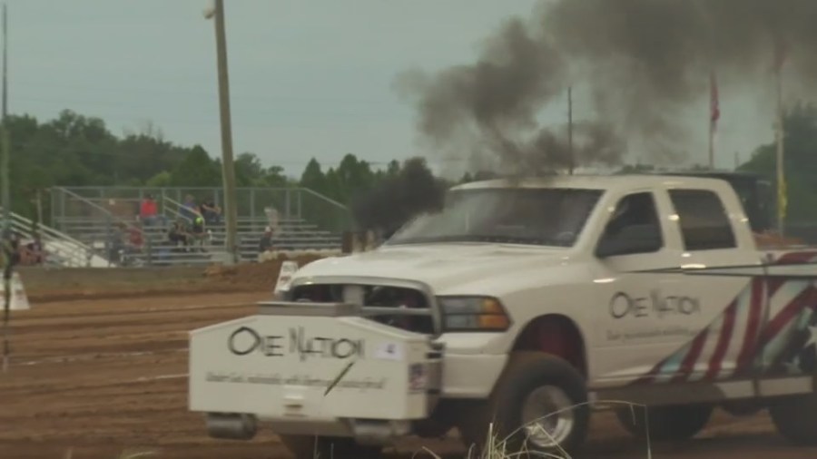 Tractor Pulling Nationals continue for second day in Evansville