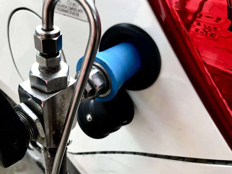 Mumbai CNG gets Rs 2/kg costlier from Saturday; piped cooking gas rates ...