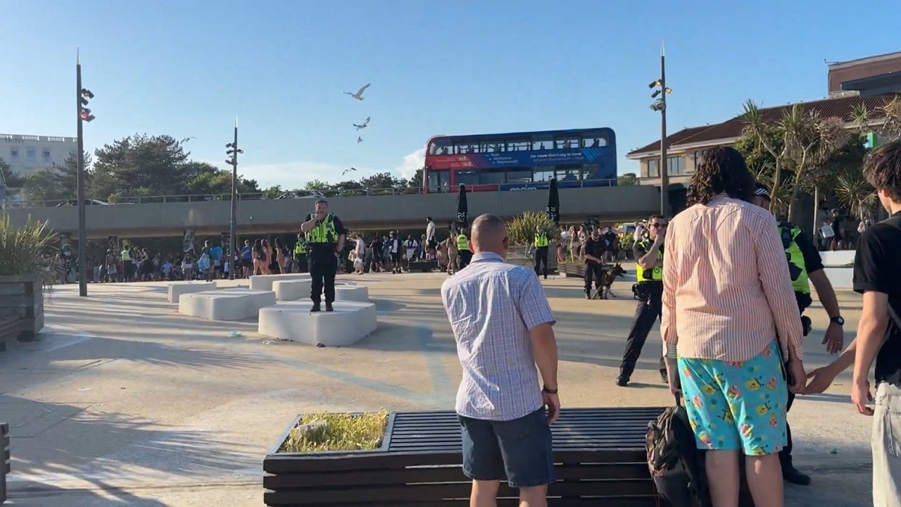 Chaos erupts near Bournemouth Pier: Police step in