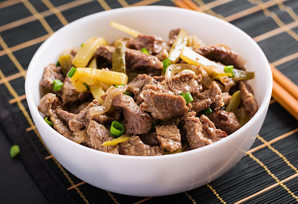 Punya sisa daging kurban di freezer? Coba resep beef stir-fry ini ...