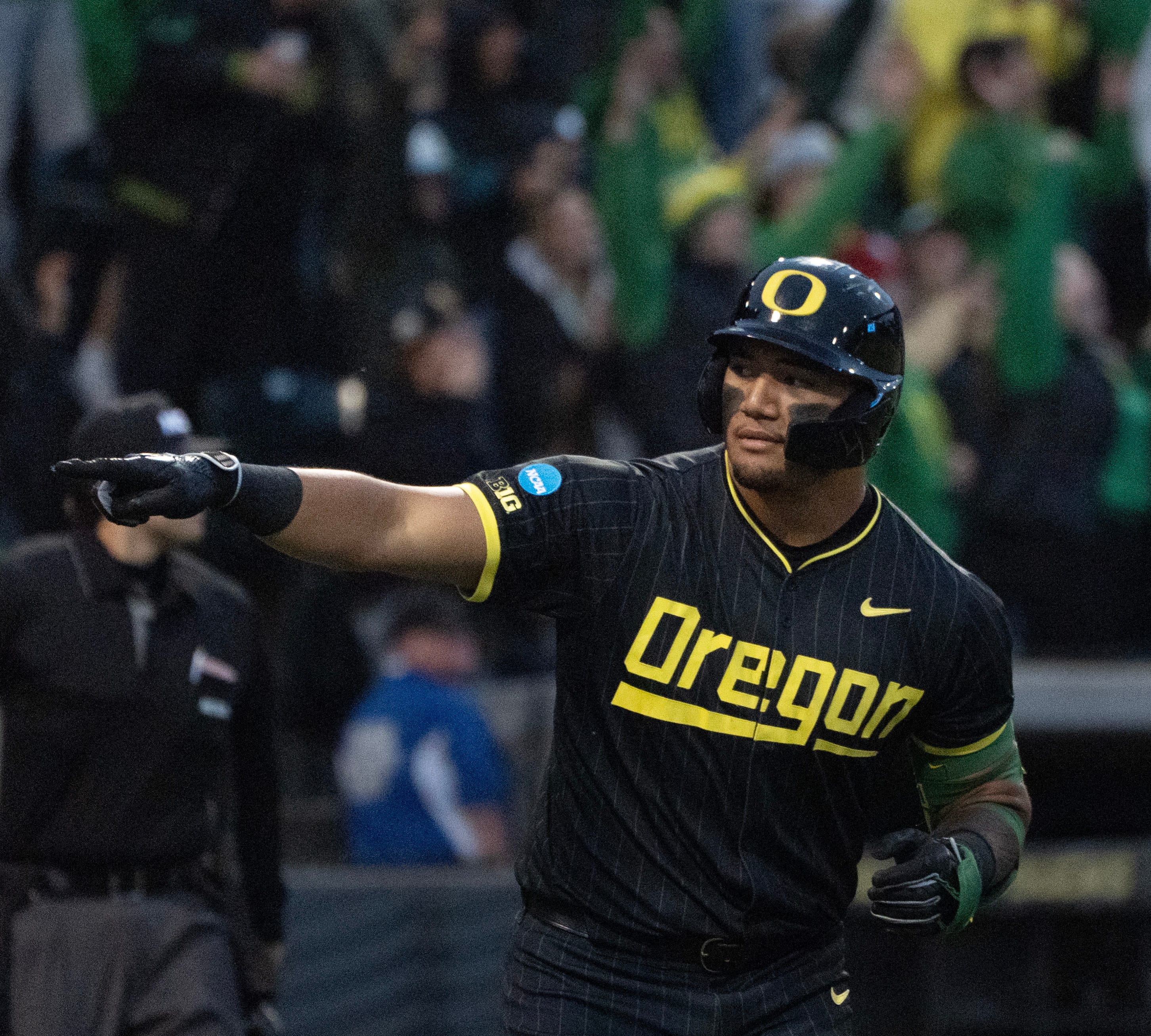 Oregon battles Washington State in Eugene Regional; live updates