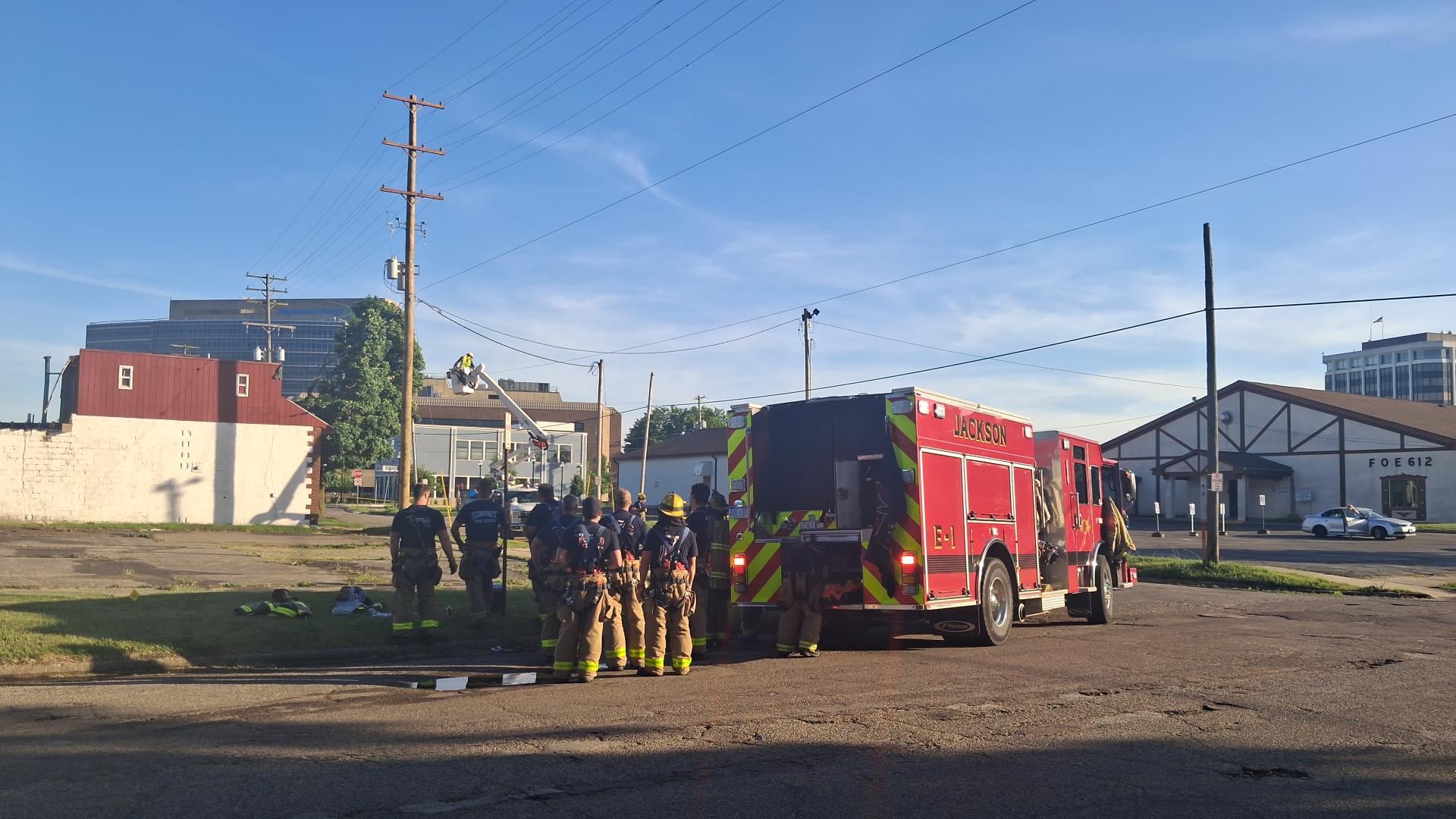Crews extinguish vacant building fire in Jackson Friday evening