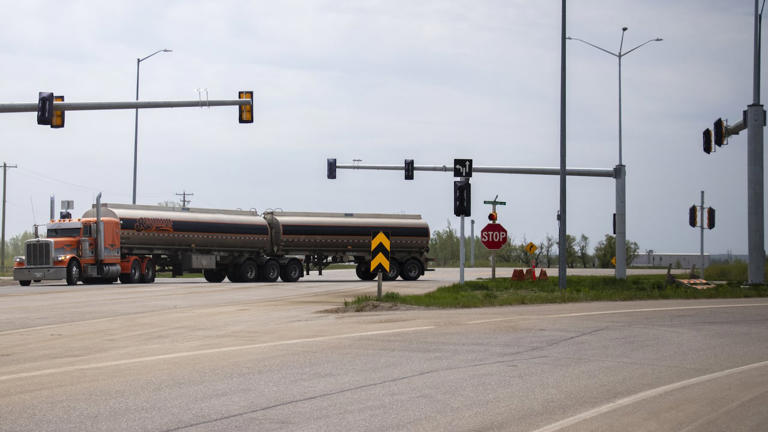 Truck company involved in fatal collision lost Manitoba safety ...