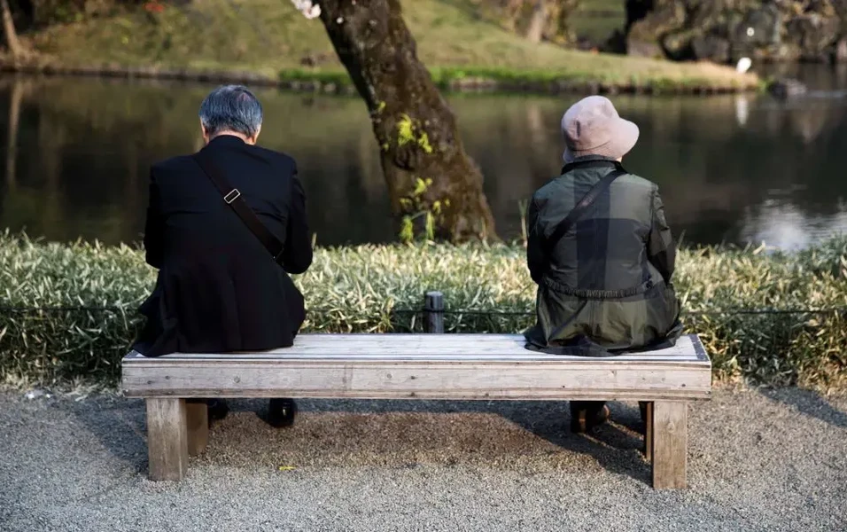 Study links widowerhood to sharper health declines than widowhood