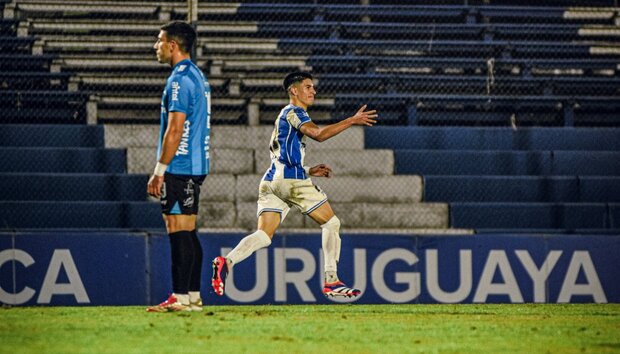 Intermedio: Cerro Largo está derrotando 1-0 a Cerro como local en el ...